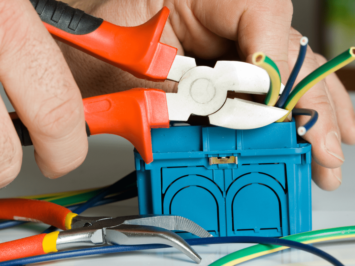 Exploring Electrician School In Dallas TX: Lighting A Bright Future