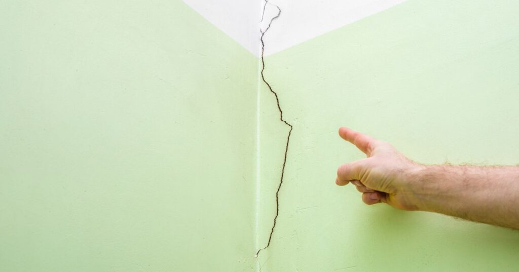 How To Repair Cracks In Drywall Seams In 3 Steps Complete Guide